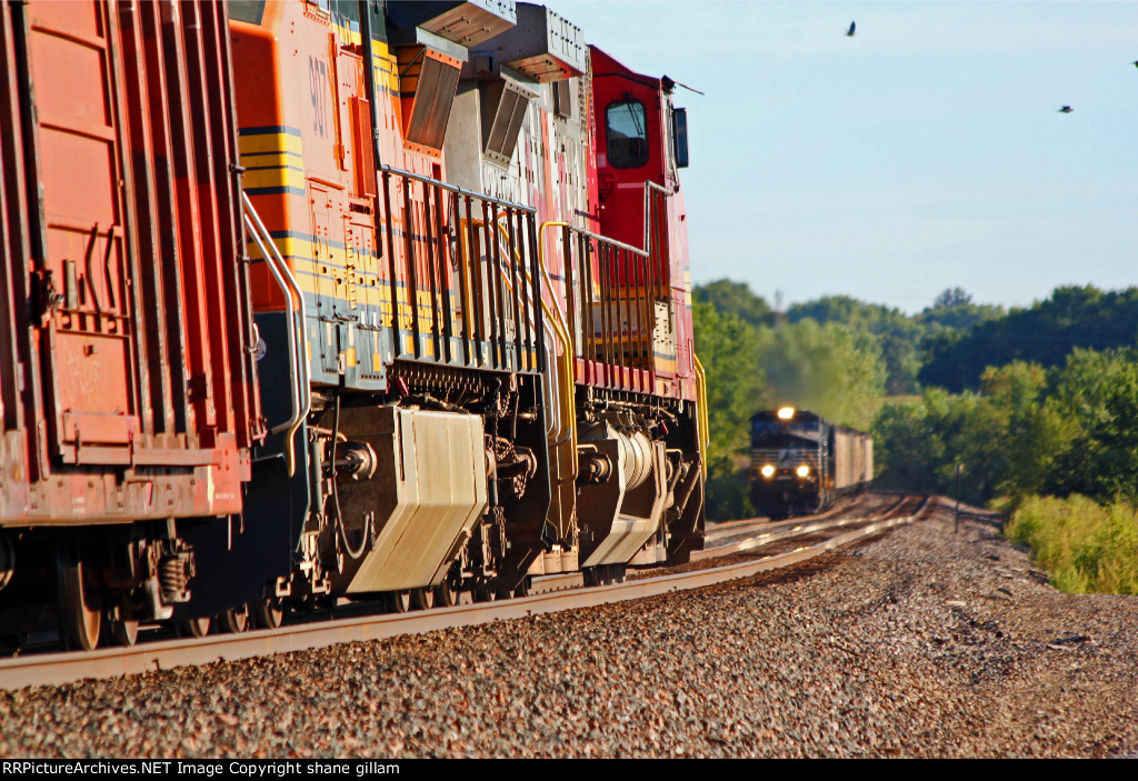 BNSF 656 meet's NS 9225 at La Plata Mo.